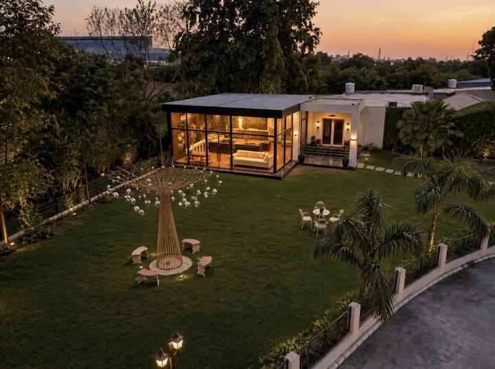 Willows - Glasshouse With Indoor Pool Party Villa - Gurgaon