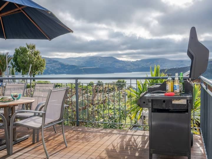 Relax Overlooking Akaroa Harbour - Akaroa