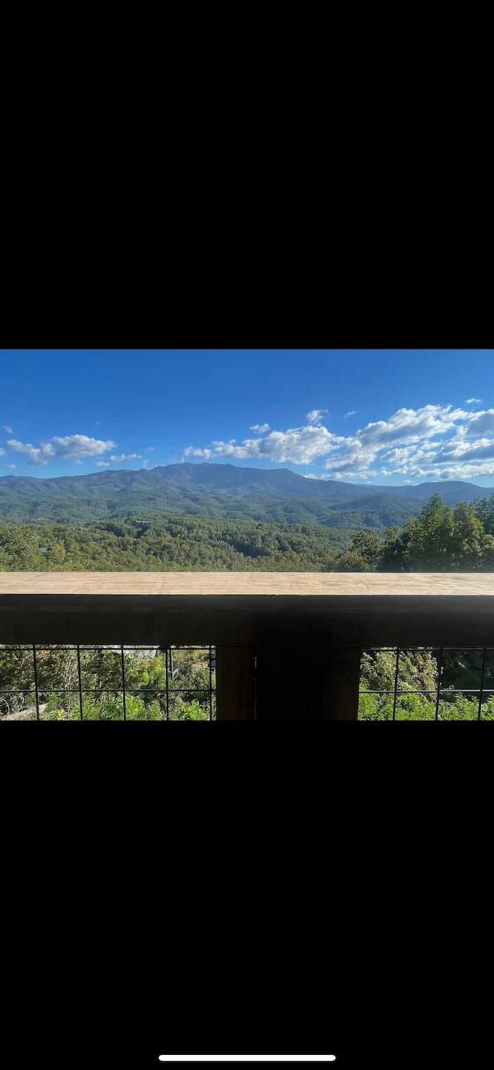 Ridiculous Mt. Leconte Views - Gatlinburg