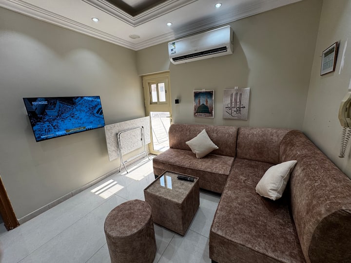 Stay Near The Prophet’s Mosque Family Friendly - Medina