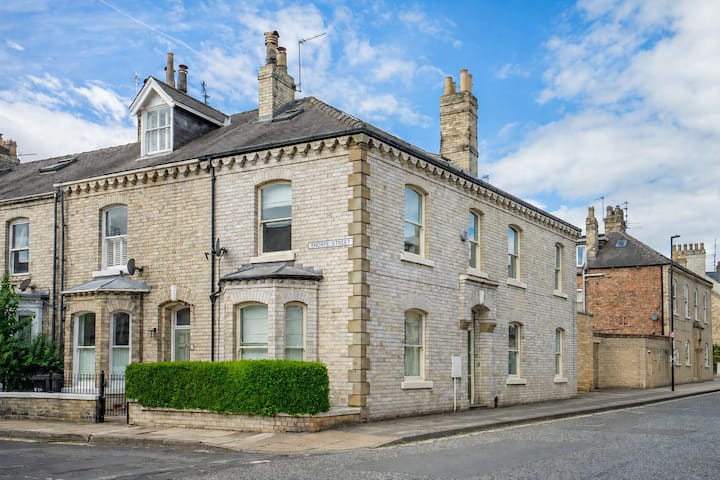 21 Scarcroft Road - York