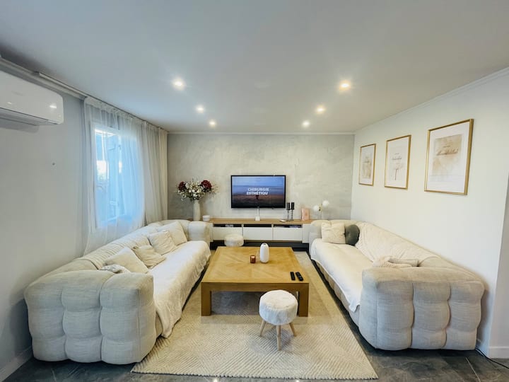 Jolie Maison Avec Jardin - Cuers