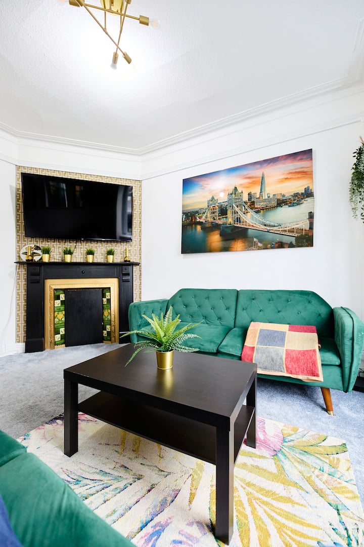 4 Bedrooom Home In Leeds - Leeds