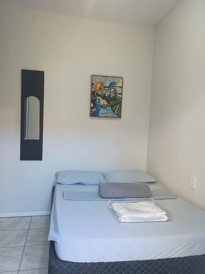 Suíte Com Mini Cozinha A 350m Da Praia Do Forte - Cabo Frio