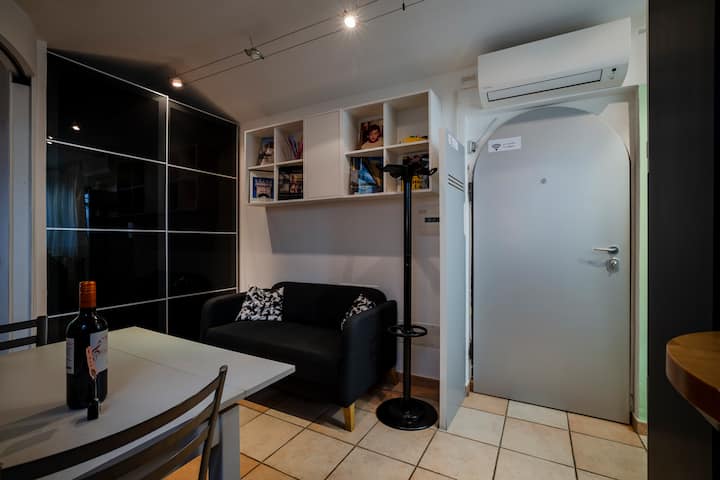 Above The Sky - Flying Apartment - San Marino