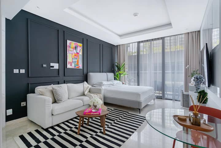 Luxurious Flat | 3 Min To Burj Khalifa | Sleeps 3 - Dubai