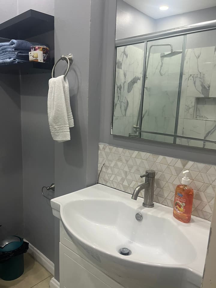 Cozy Modern Flat. Wifi, Free Parking - Trinidad and Tobago