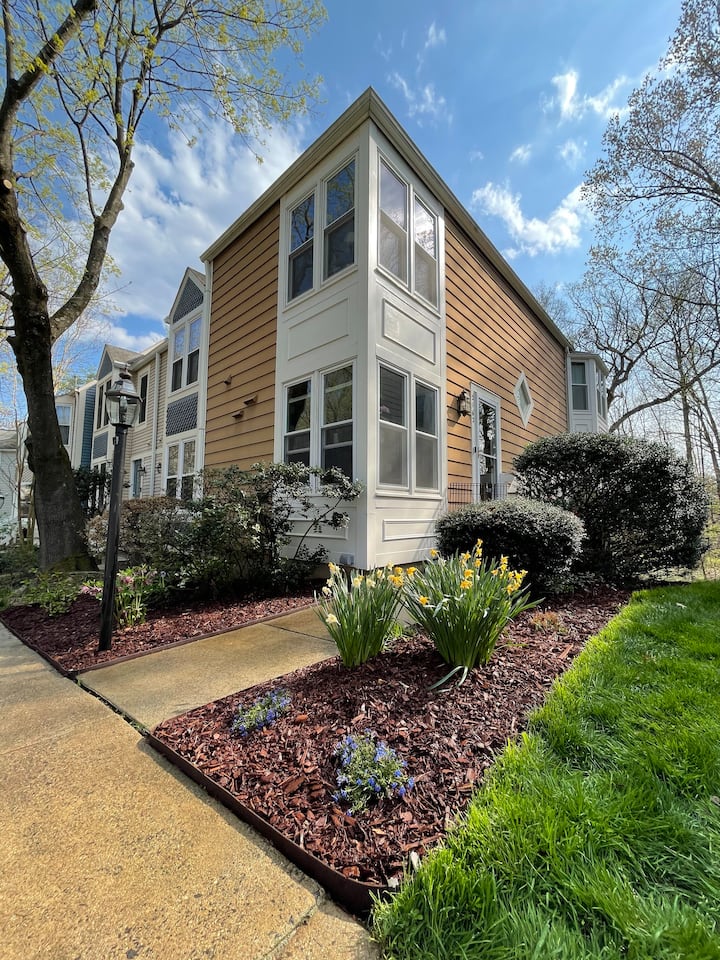 Townhome In The Trees - Reston, VA