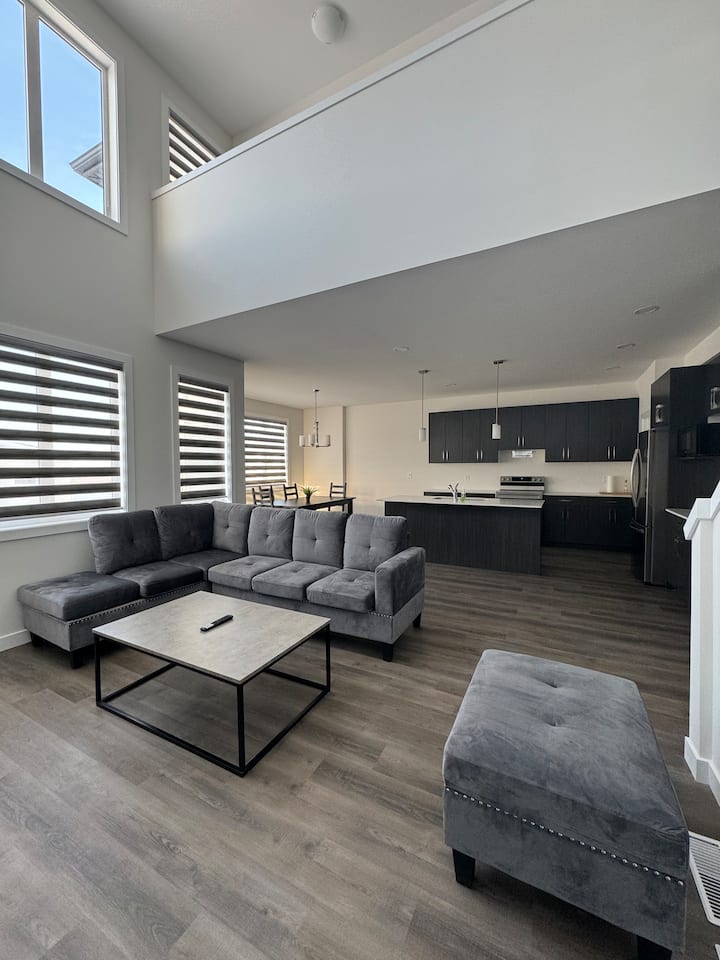 Charming Home With Coffee Cup & Parking - Winnipeg