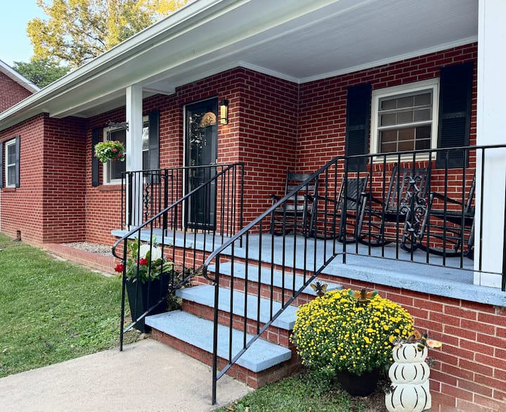 The Lake House - Black Mountain, NC