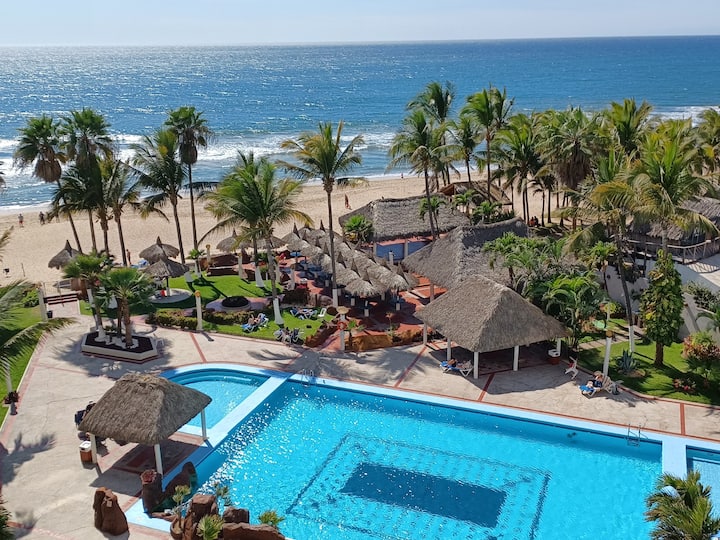 On The Beach: 4 Bd 4 Ba Condo - Mazatlán