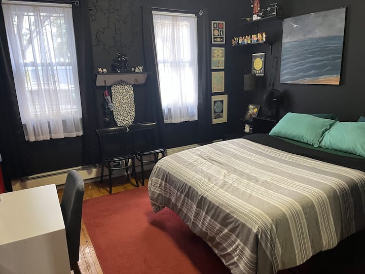 Master Bedroom In Great Brooklyn Neighborhood - New York City