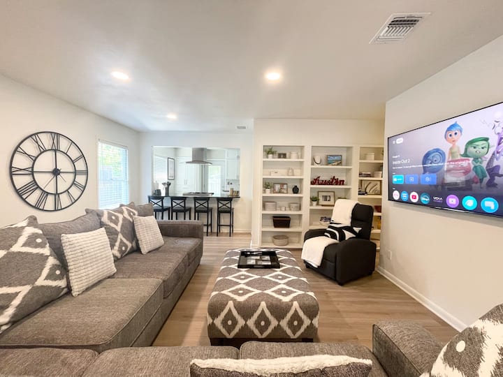 Discover Austin's Scene From A Cozy House Nearby - Austin