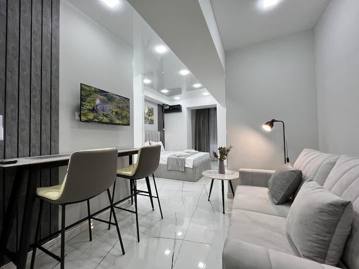 #2 Saryan Str. New Modern Classic City Center! - Erevan