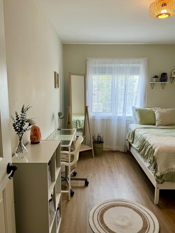 1 Private Bedroom - For 1 Or 2. - Winnipeg