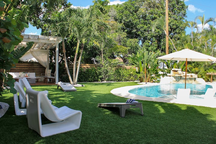The Palms-tropical Backyard Oasis W/ Pool& Hot Tub - West Palm Beach, FL