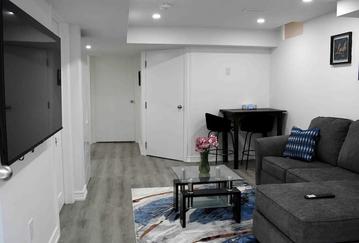 Cozy Basement Nest - Separate Entrance - Oshawa