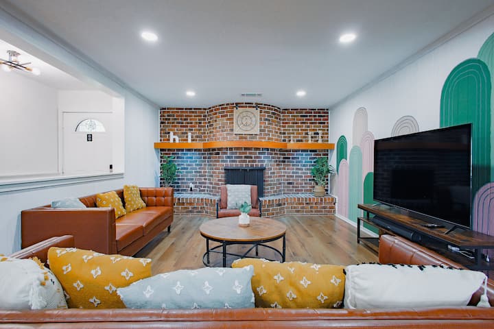 Whimsy Retreat*pool*5brs*10 Beds*3tvs*china Town - Bellaire, TX