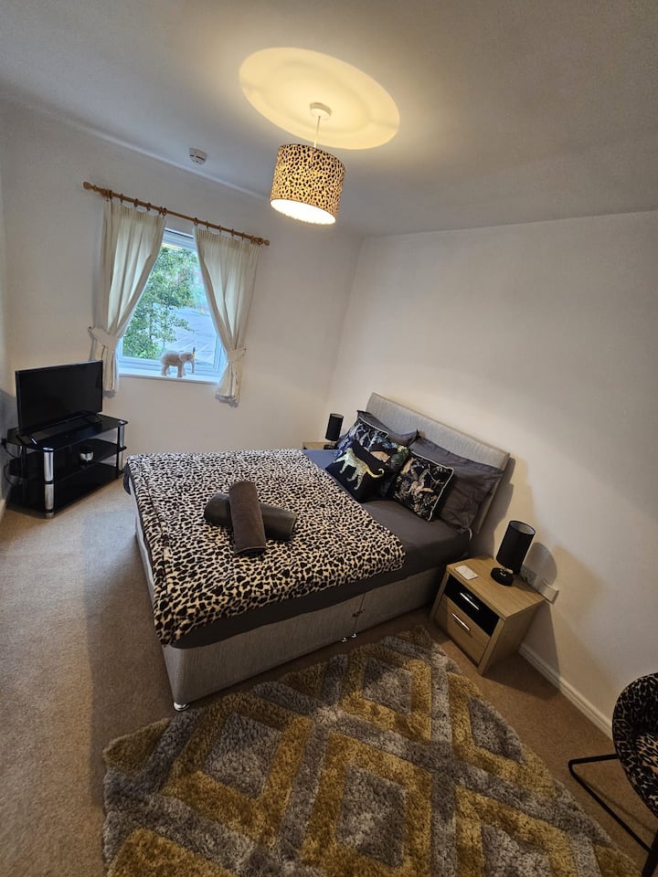 Leopard In Dutton Warrington - Warrington