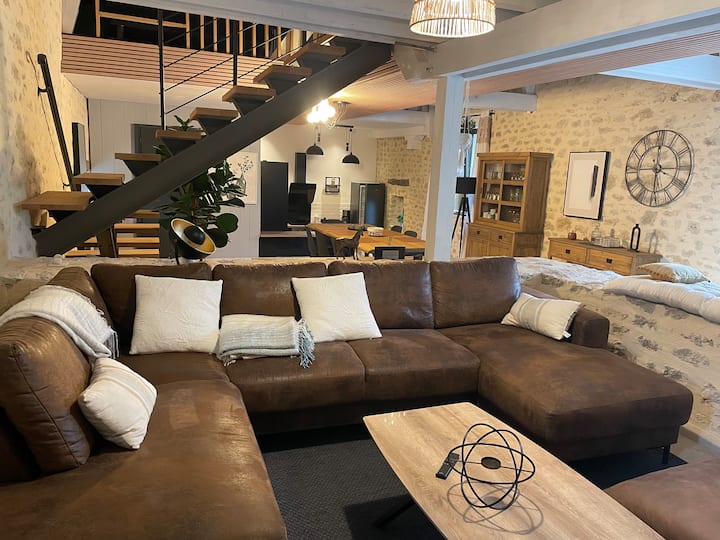 Gîte De Caractère Offrant Confort Et Tranquillité - France