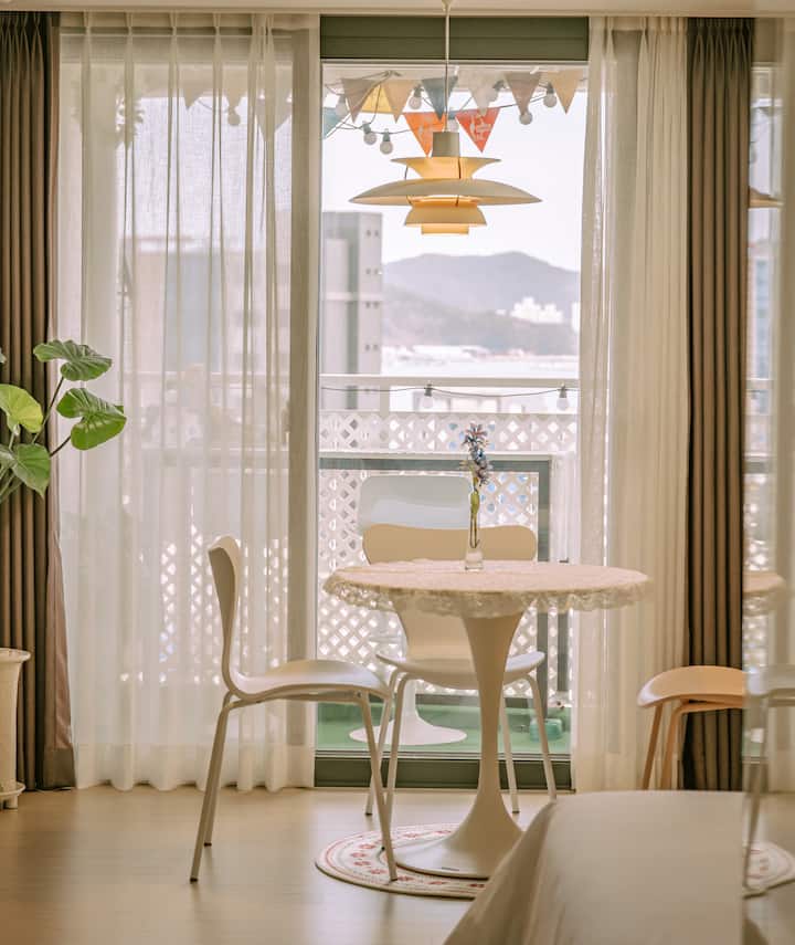 *65 대형 티비     
일출   바다뷰 
 *게장거리   국동항 이순신광장   넷플릭스 - Corea del Sur