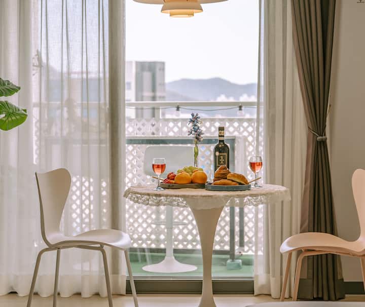 *65 대형 티비     
일출   바다뷰 
 *게장거리   국동항 이순신광장   넷플릭스 - Yeosu-si