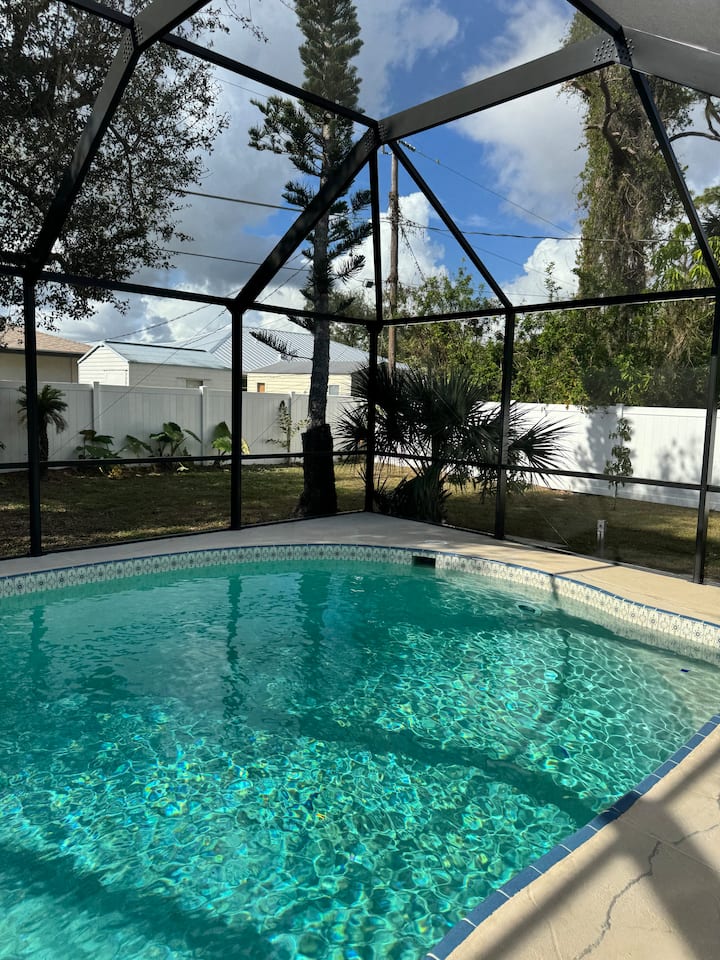 Family Friendly Pool Home!
Heated Pool & Hot Tub - Port Charlotte