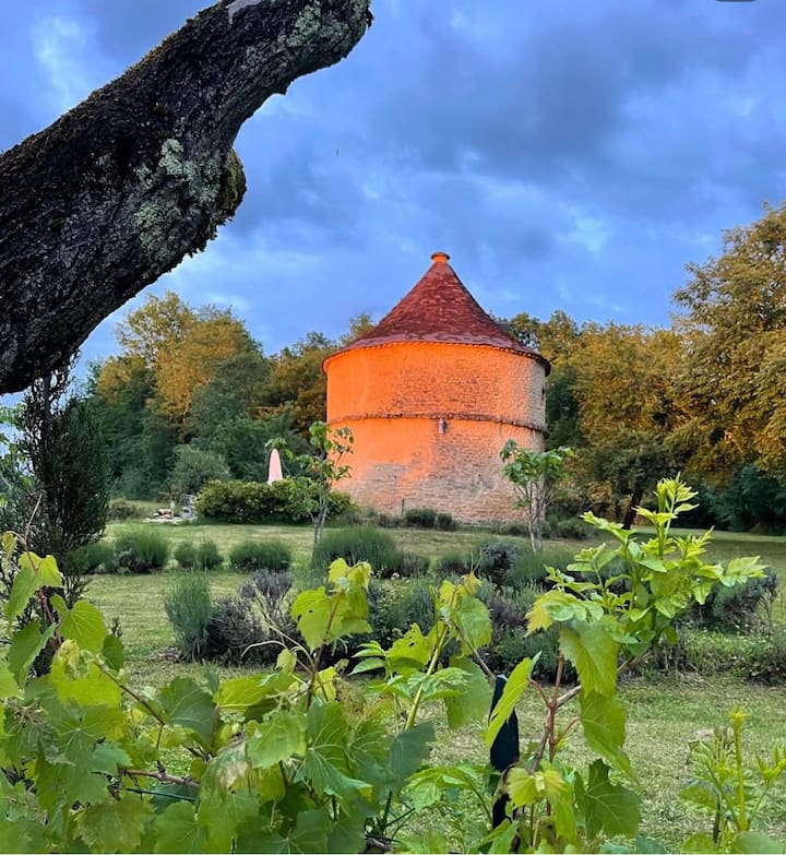 La Tour A Unique Perigourdine Dovecot - Limeuil