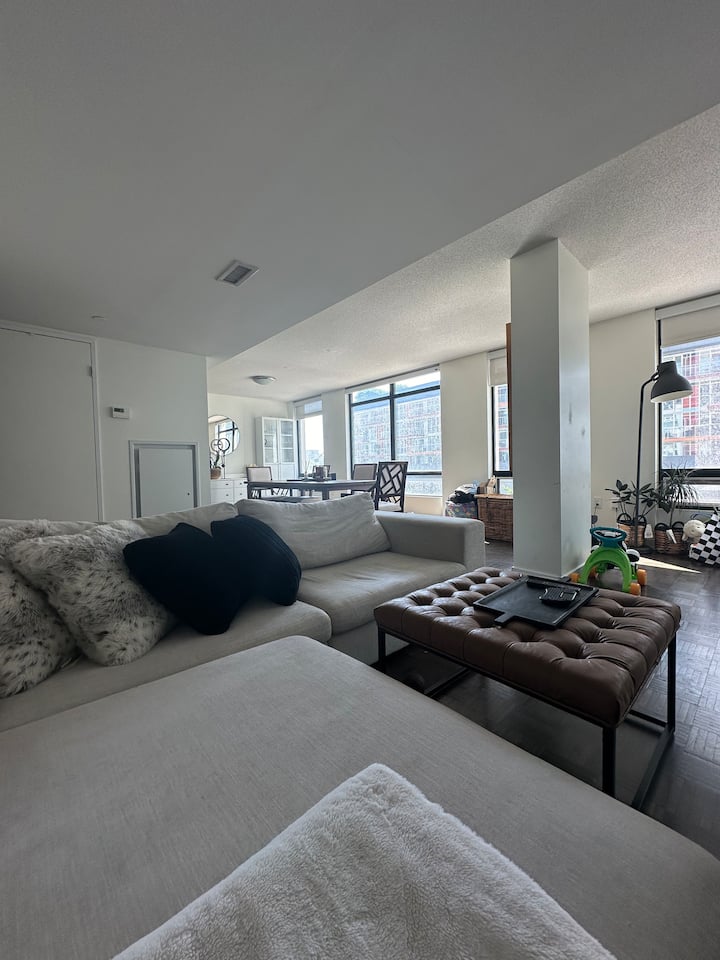 Spacious 2 Storey 2 Br + Office - Mississauga