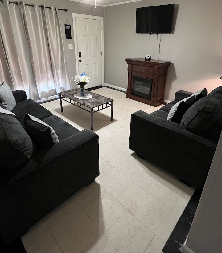 Cozy Home Centrally Located - Shreveport, LA