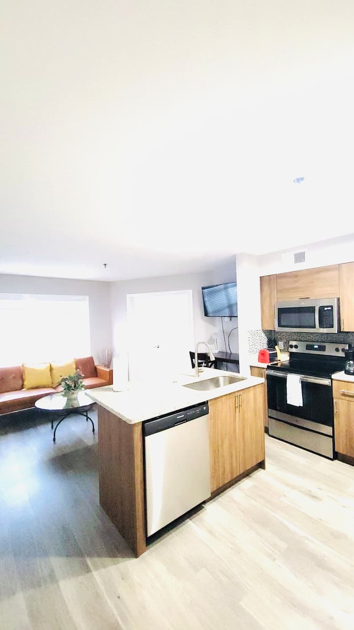 Kissimmee Junior Suite 5’ To Disney+ 1 Free Dinner - The Land, Orlando
