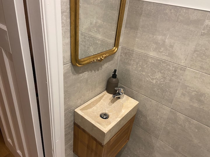 Self Contained Apartment - Stockport