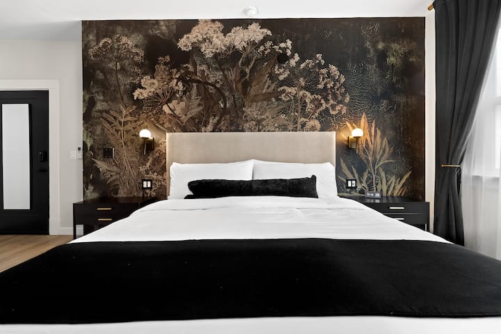 Modern King Room | Luxe Stay In Little Italy - San Diego, CA