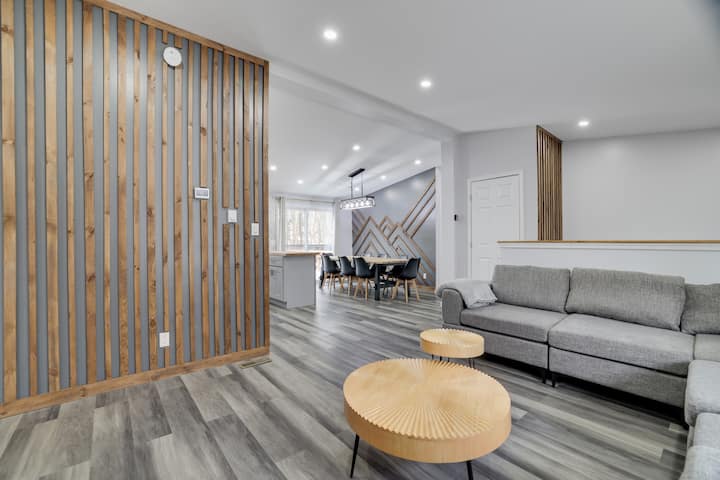 New Luxury 8bd/3ba Pocono Home, Central Located - Mount Pocono, PA