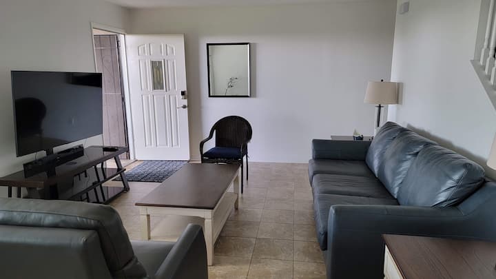 Cute Vista: Relax With A View - Chula Vista, CA