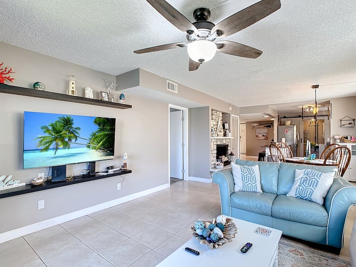 Stunning Canal Views! Dolphins, Beach, Boat Dock! - Treasure Island, FL