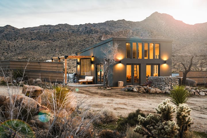 Oasis At Park Entrance | Couple's Tubs + Cinema - Joshua Tree, CA