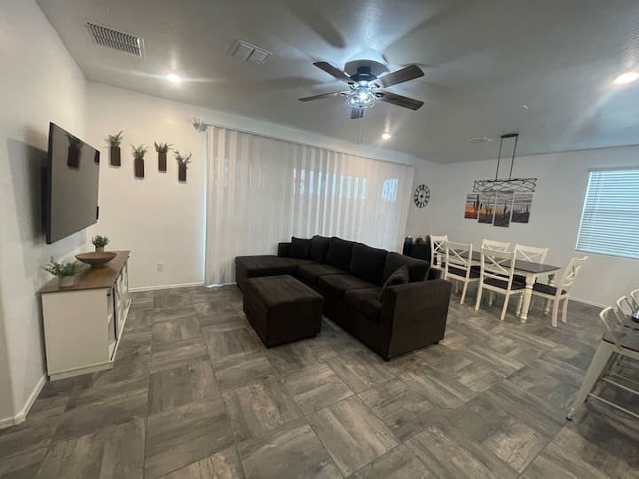 Clean And Spacious Home Away From Home - Surprise, AZ