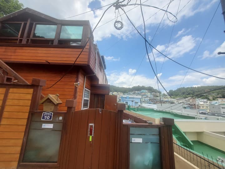 #미스터멘션특례업체 하늘보임,영화촬영지 전편백 (방2거실1주방1욕실2) 노래방,바베큐 무료 - 釜山