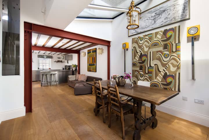 Unique Georgian Townhouse Close To Central London - 