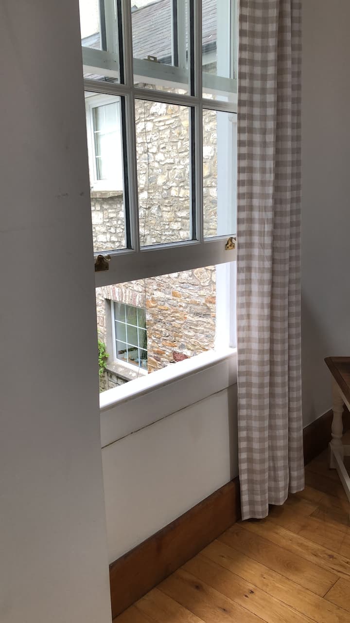 Merlin House - Wales