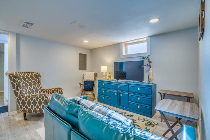 Charming 3 Bedroom Suite - Garage - Yard - Patio - Colorado Springs, CO