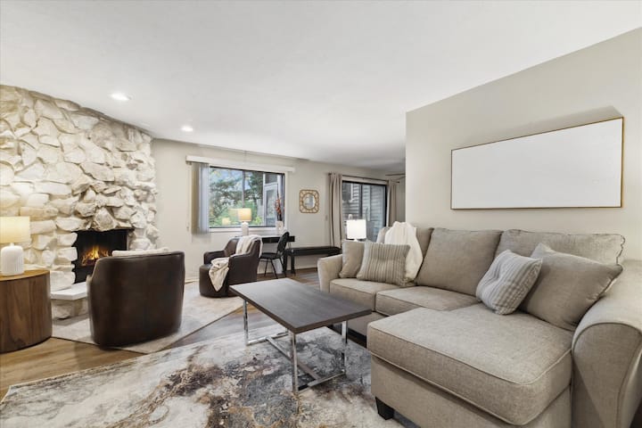 Tranquil Creek Retreat - Eden Prairie, MN