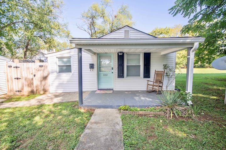 *New* Adorable Tranquil Cottage - Roanoke, VA