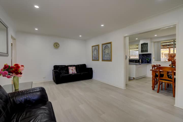 Contractors Welcome | Spacious 4br+free Parking - Kingswood