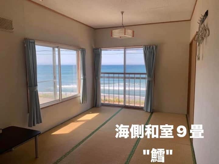 ゲストルーム”鱈”。オーシャンビューの好立地、波の音が心地良く聞こえます。 - Hokkaido