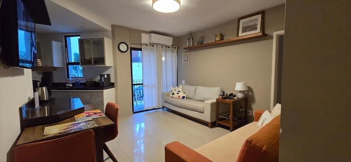 Sala, Quarto Em Hotel Com Piscina - Copacabana