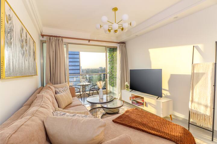 Modern Luxe 2br W/ Gym, Golf, Tuck Shop & Views - Nairobi