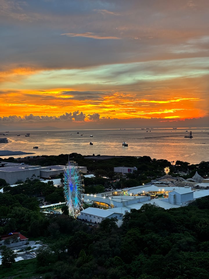 Luxury Seaside View Unit @ Coast Residences - Pasay