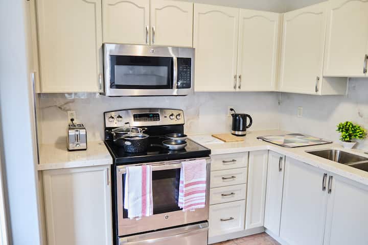 Main Floor Apartment In Barrie W/parking&amenities - Barrie